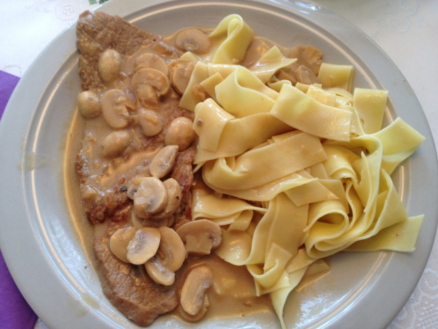Kalbsschnitzel in Champignonsauce - Rezept | GuteKueche.at