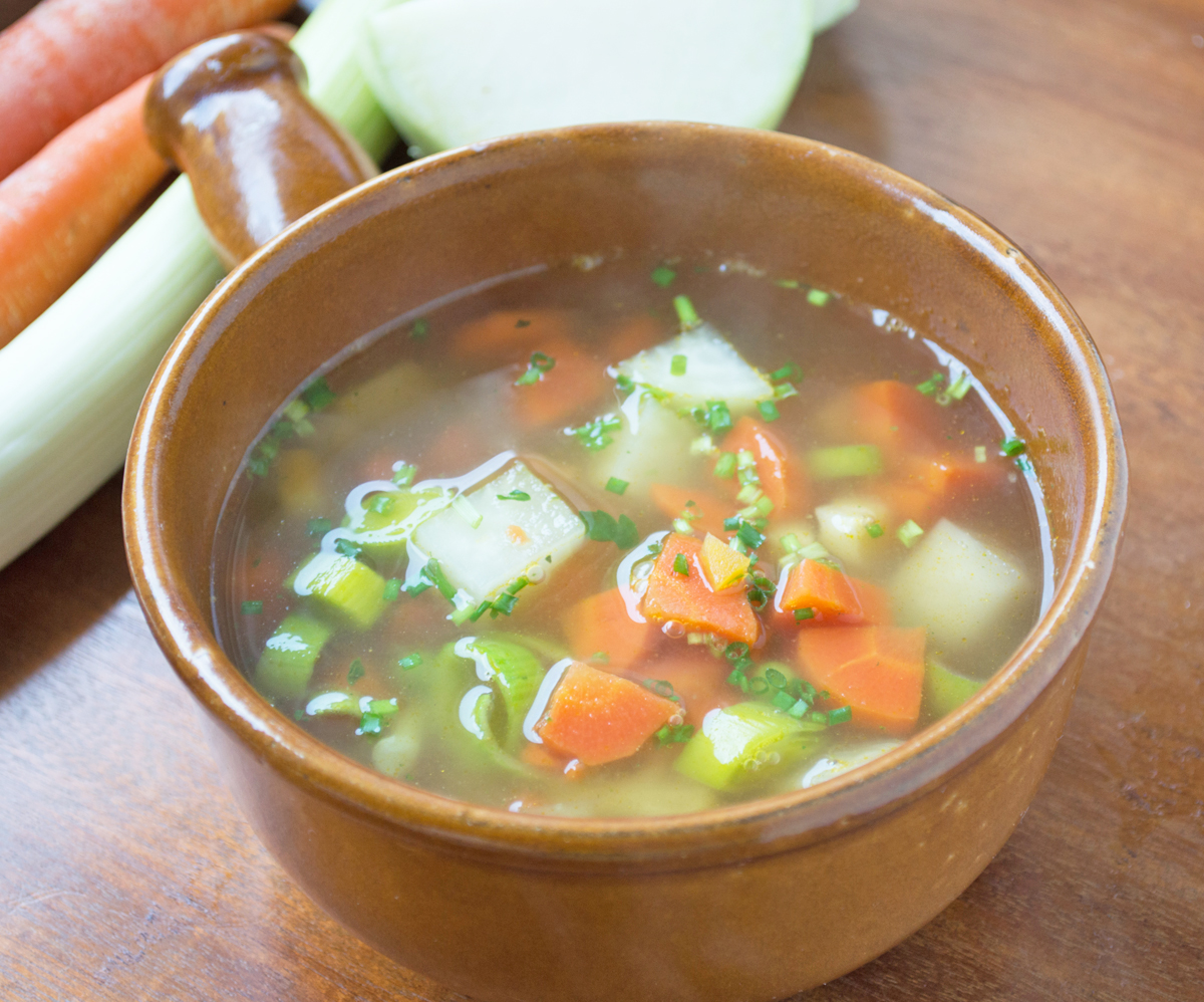 Einfache Gemüsesuppe - Rezept | GuteKueche.at