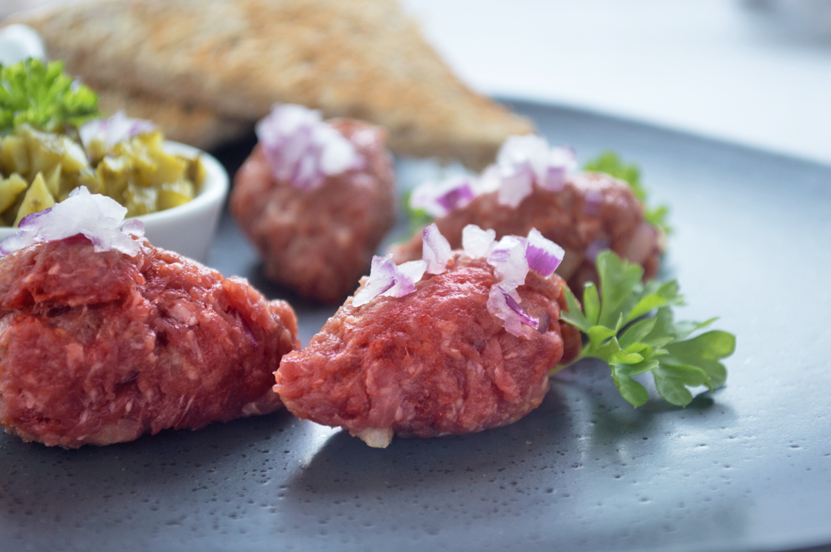 Beef Tartar für Fleisch-Puristen - Rezept | GuteKueche.at
