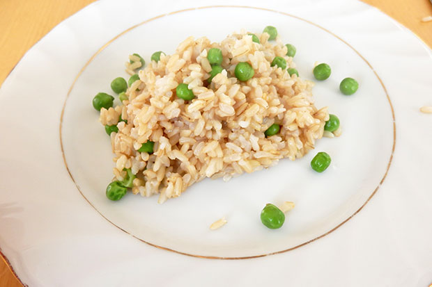 Naturreis mit Erbsen - Rezept | GuteKueche.at