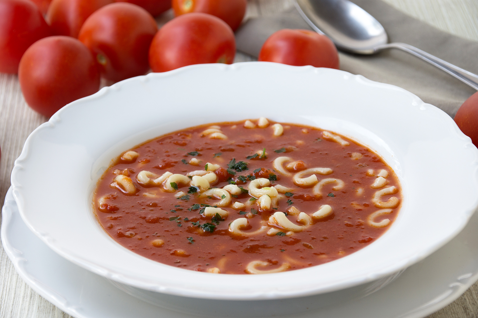Bio-Tomatensuppe - Rezept | GuteKueche.at